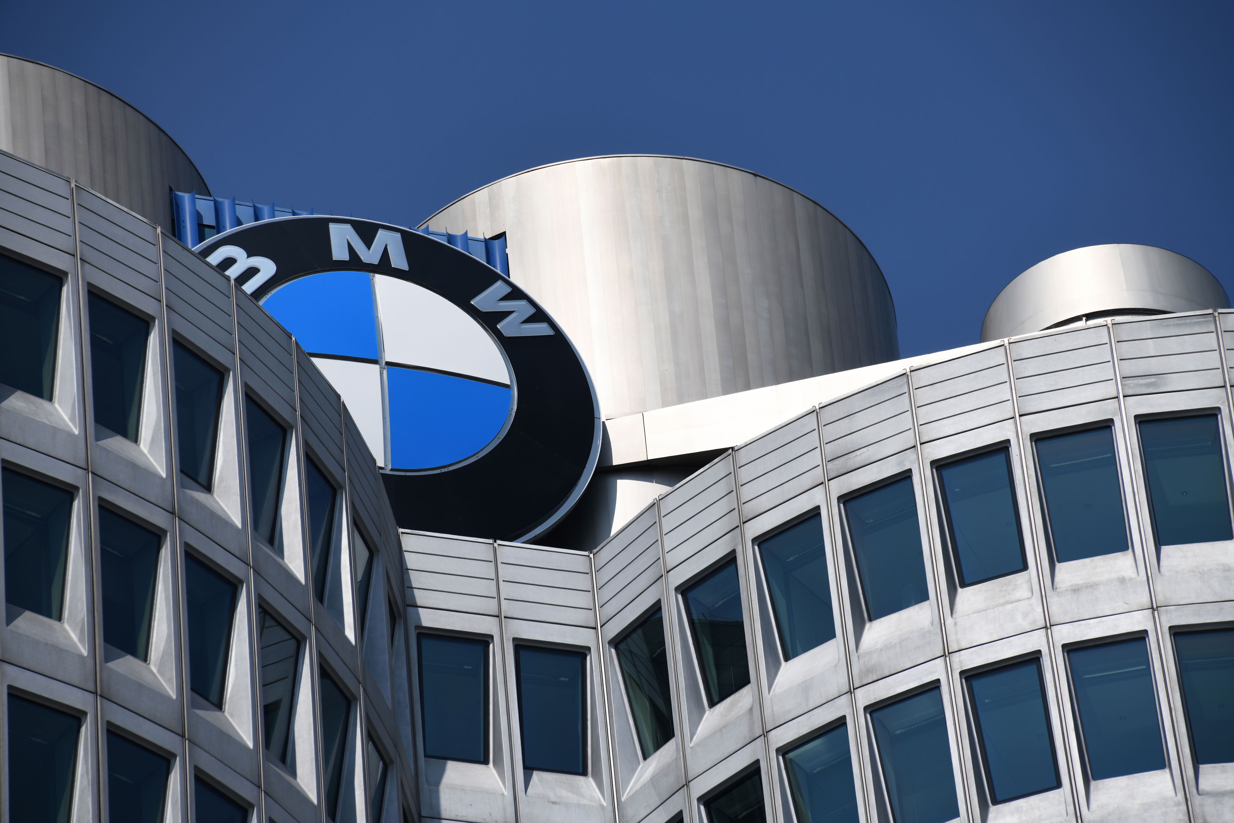 Top-econoom voorspelt het einde van BMW, Mercedes en Volkswagen zoals ...