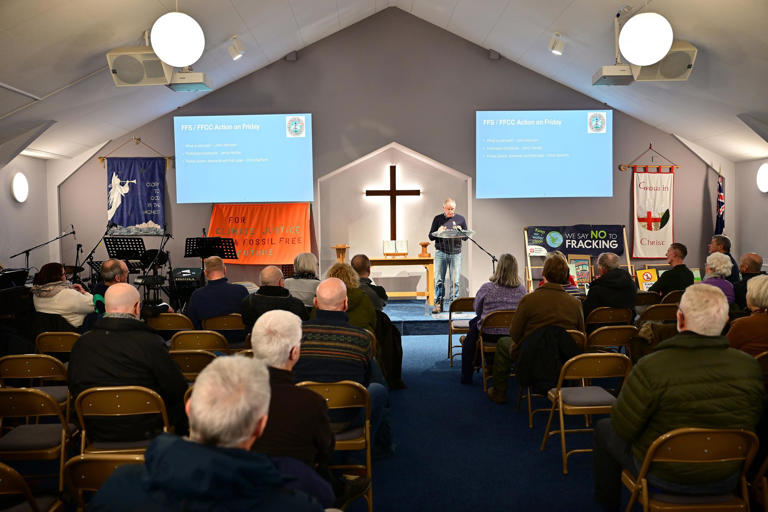 Government delays decision on controversial gas rig plan near Scarborough