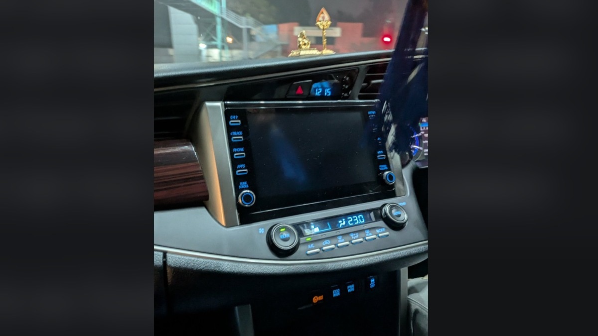 Cab driver tells passenger how his wife held family's fort during ...