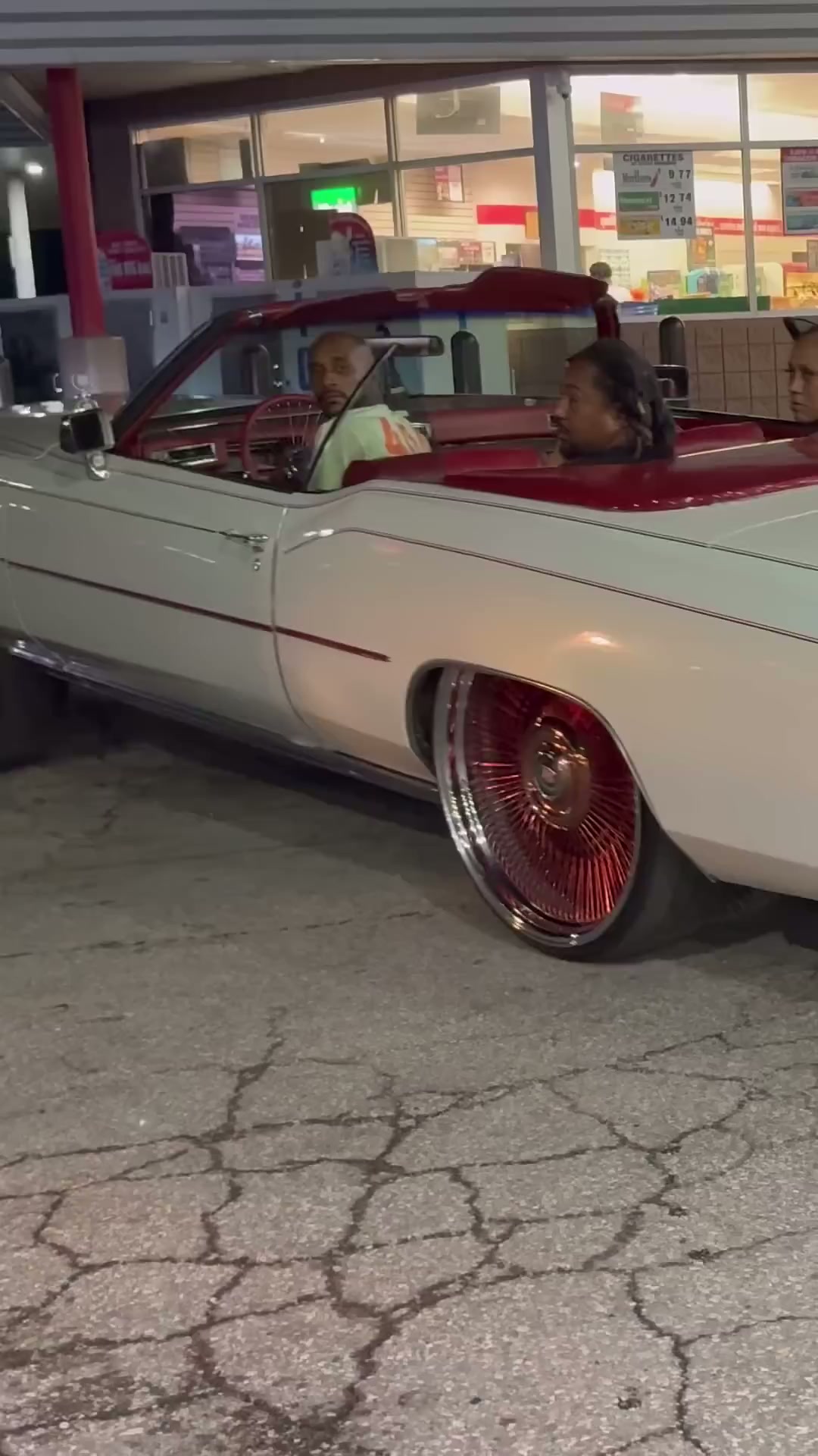 Pearl white Cadillac vert on rosegold 26’s wirewheels