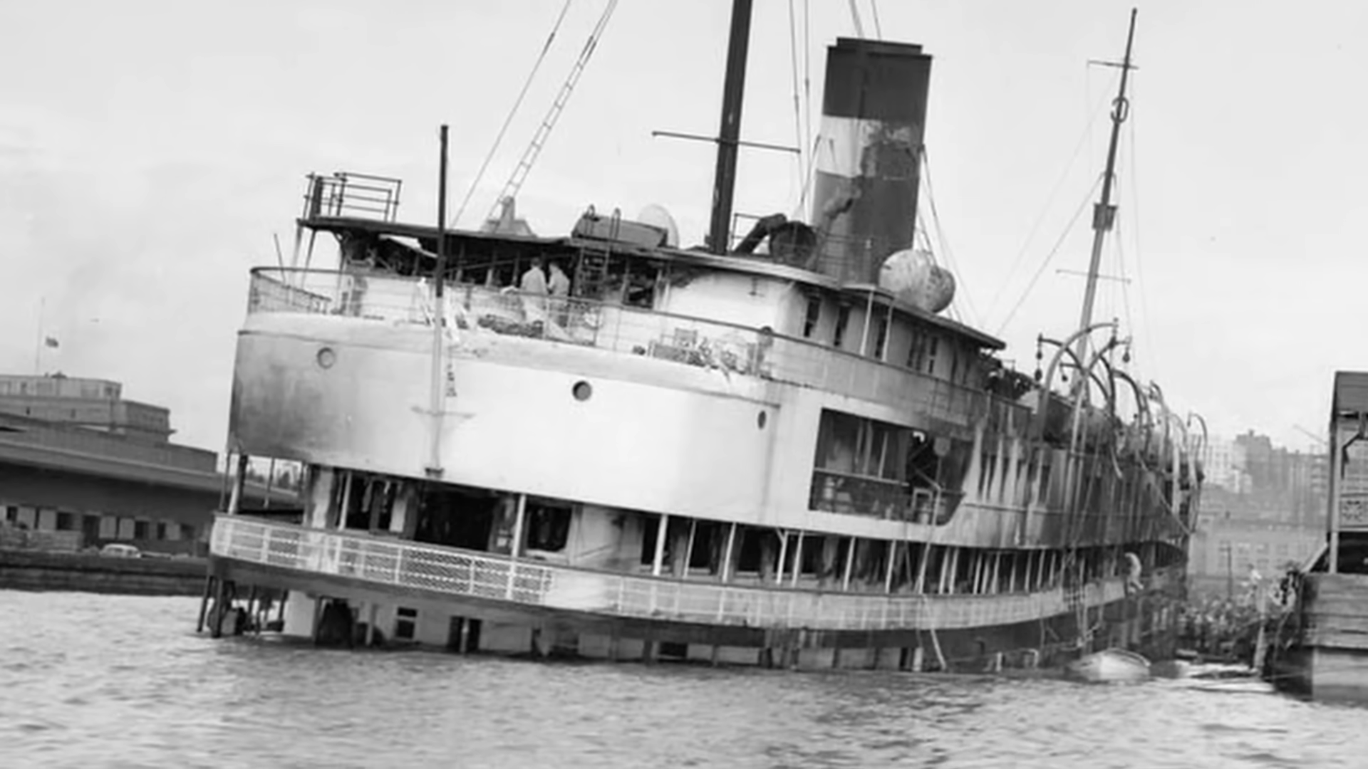 How a small fire broke out on a docked ship - "Karen" crew fled the flames