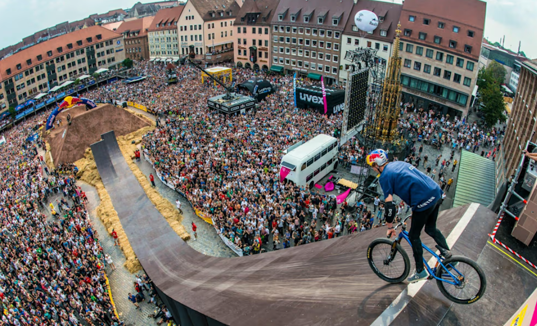 Spektakel op Grote Markt: Red Bull brengt wereldtop mountainbiken naar ...