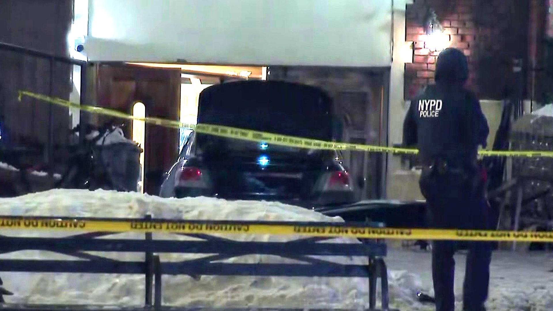 Car slams into headquarters of Chabad-Lubavitch in NYC