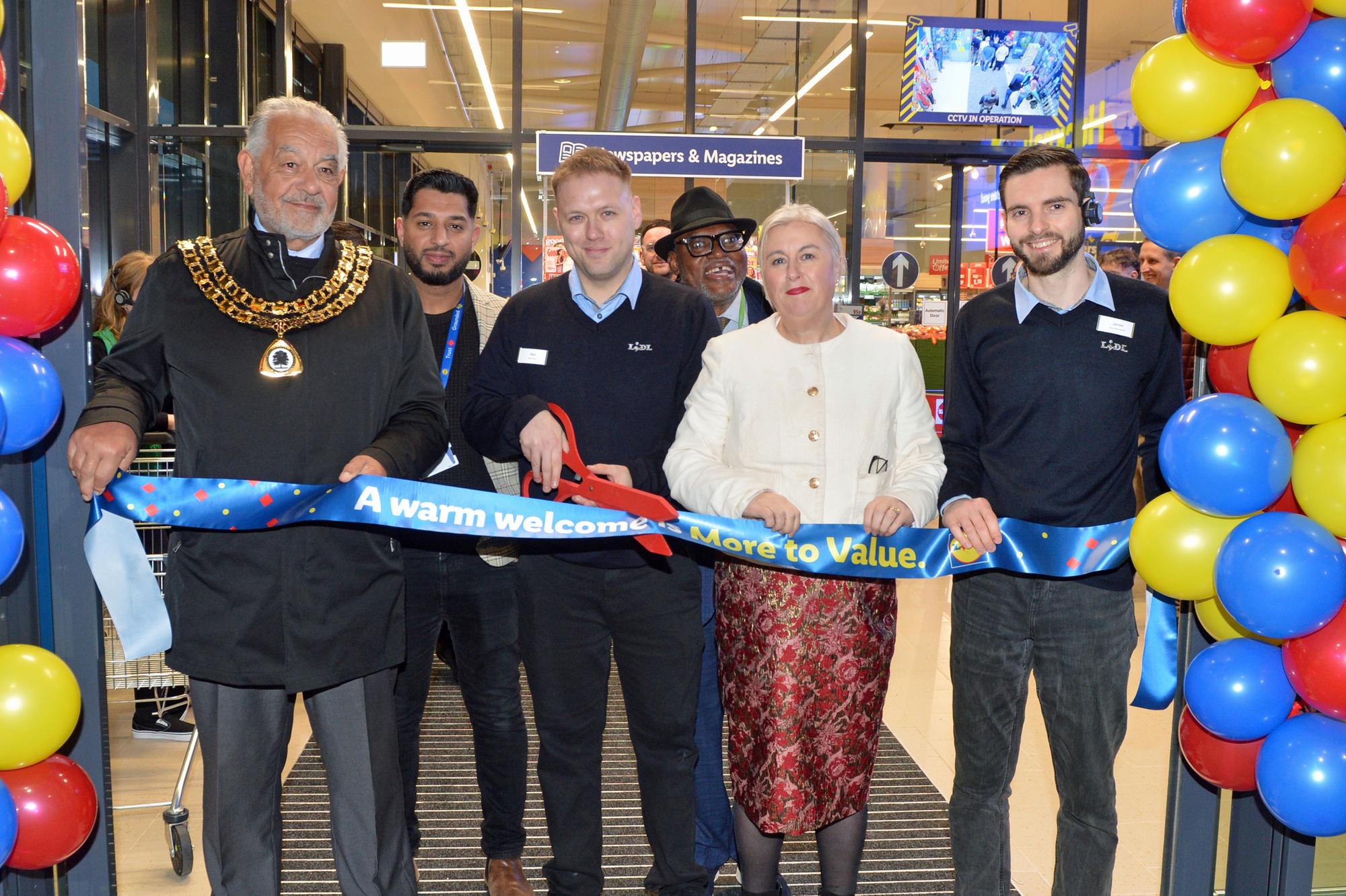 Shoppers flock in as new Hucknall Lidl is officially opened