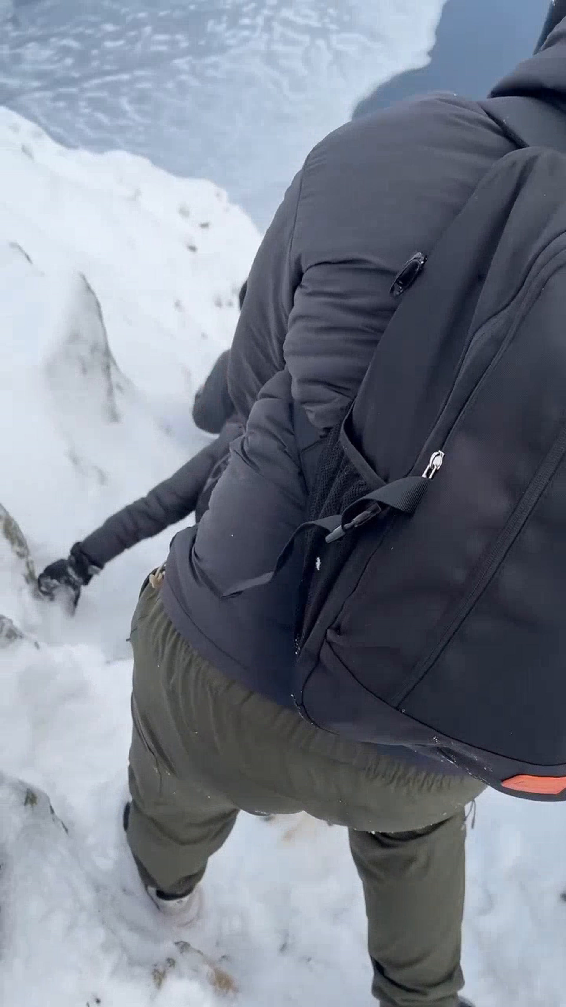Teenage climbers rescue underprepared hikers from icy mountain