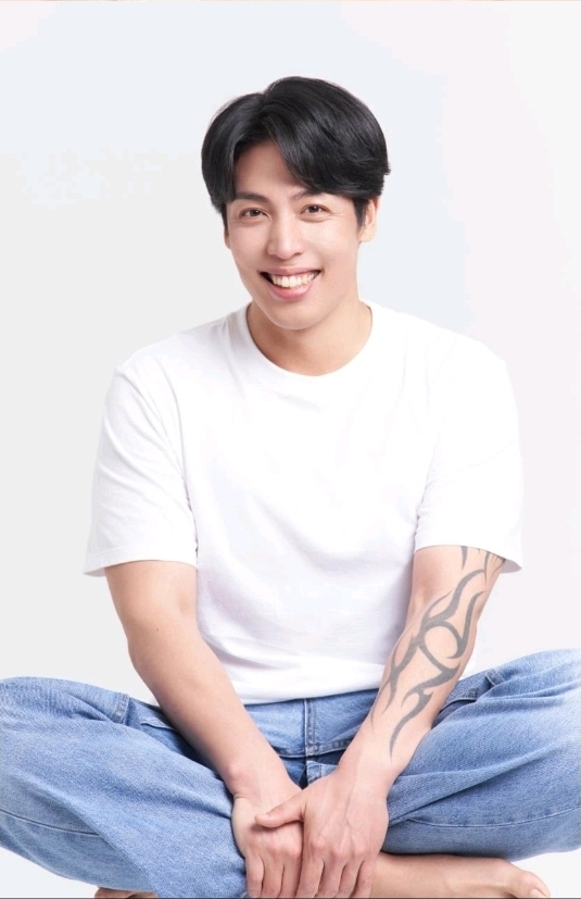 'J-Black' Jo Jin-soo signs exclusive contract with WithJ ENT