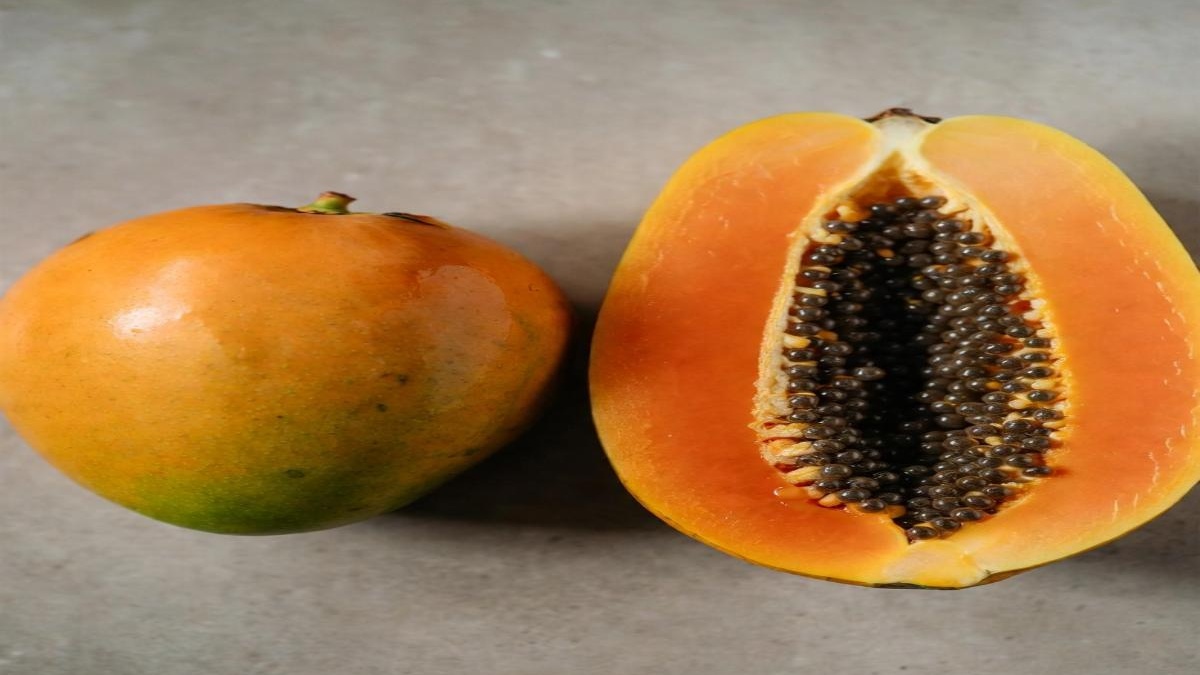 Mango vs. papaya: Which tropical fruit is healthier for you, according ...