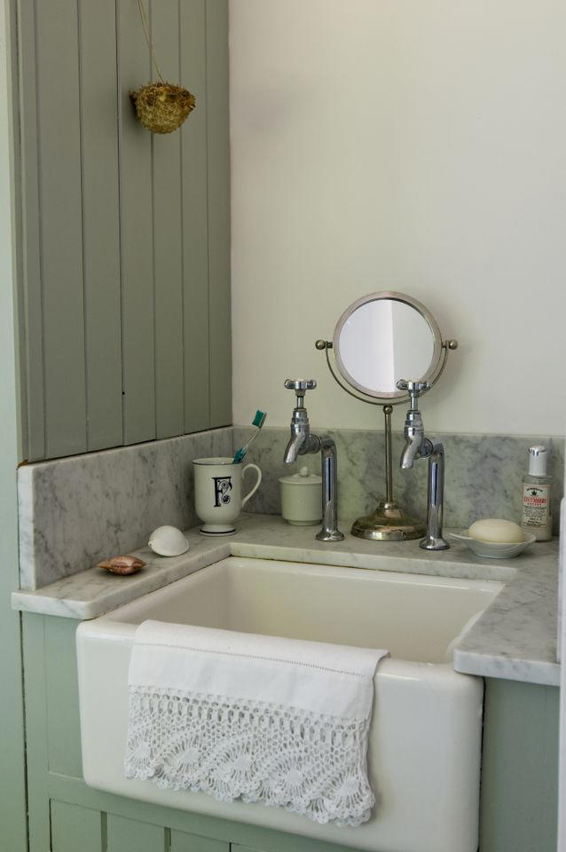5 trending bathroom paint colors designers can’t get enough of in 2026