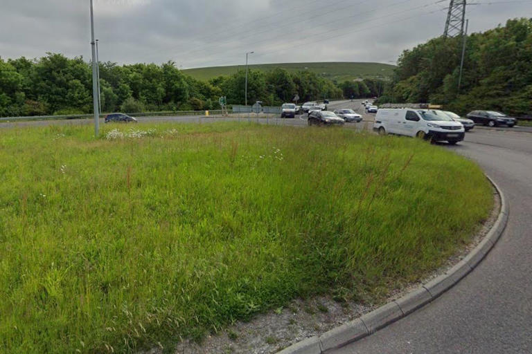Report of accident at roundabout near Lewes causing heavy traffic on A27