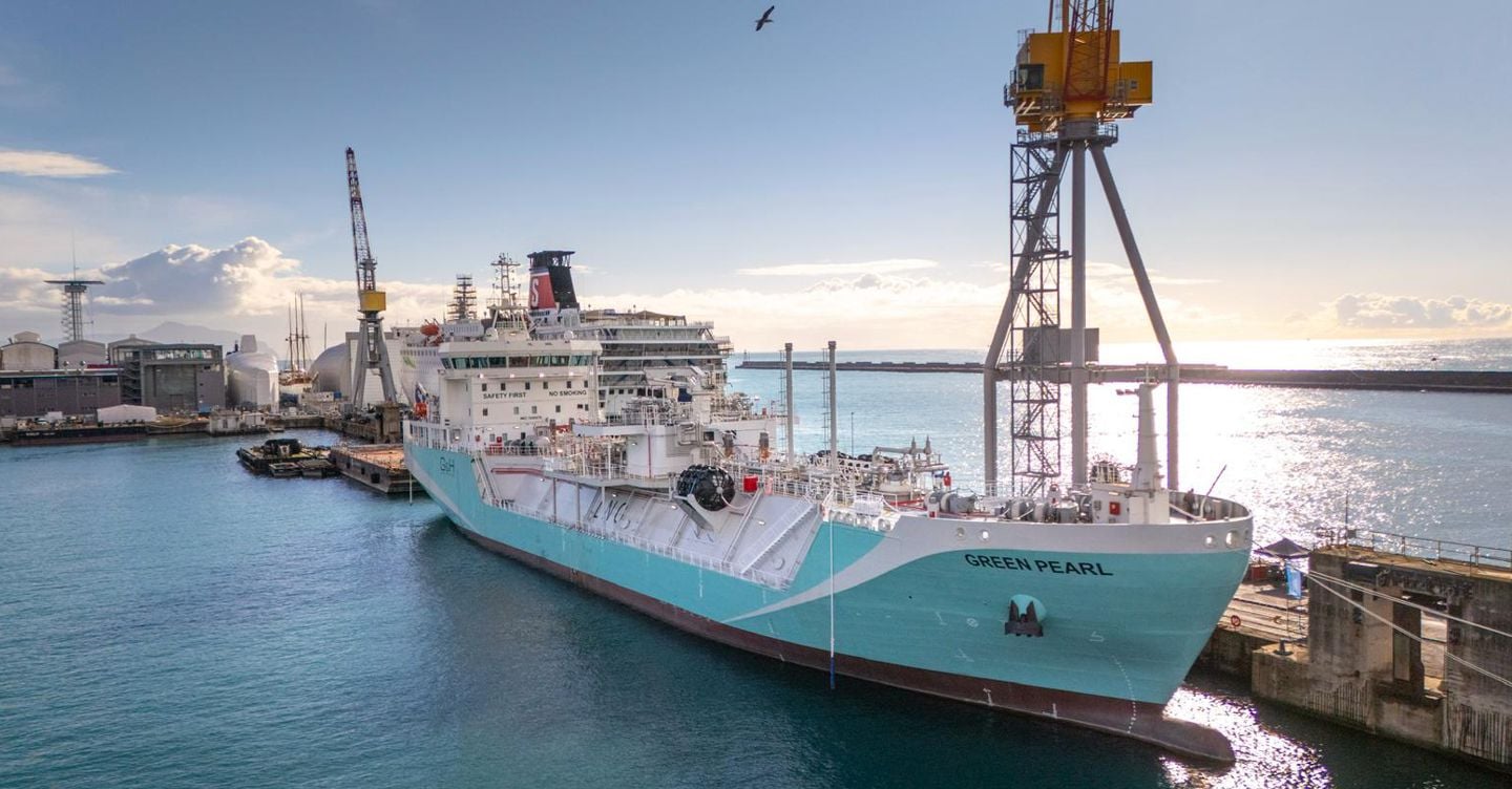 Axpo inaugura a Genova nave per rifornire con GNL traghetti e unità da ...