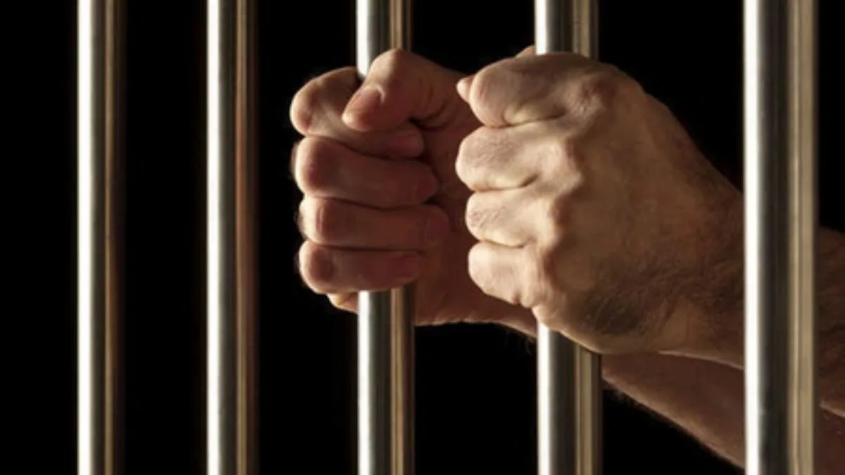 Seven jail officials suspended after 2 inmates escape from Ayodhya ...