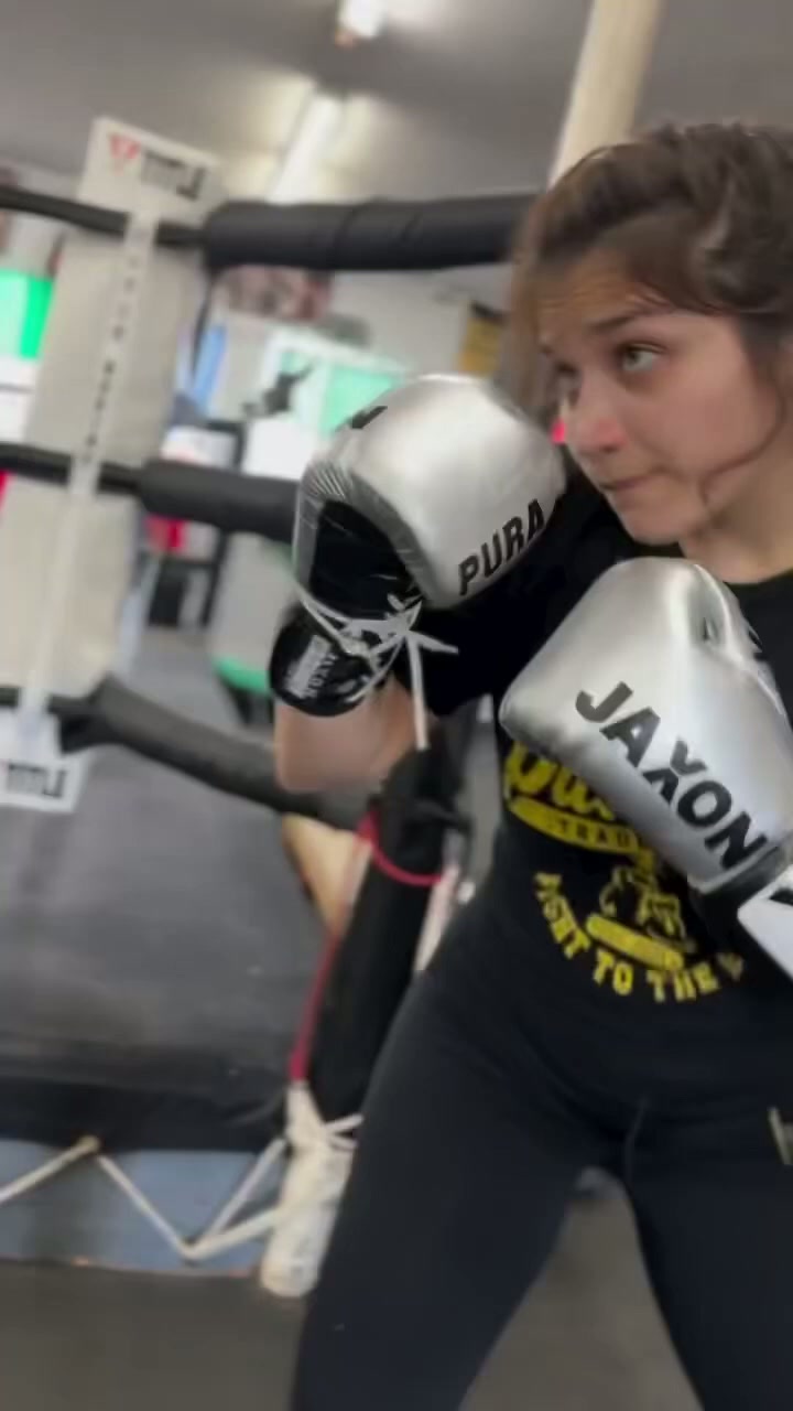 Right Hook Roxy Workin 🚀