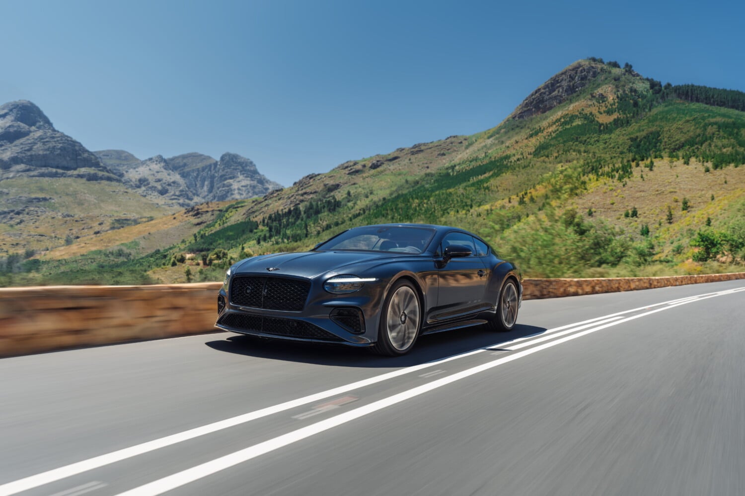 Nouvelles Bentley Continental GT et GTC S 2026 : 680 ch pour inquiéter ...