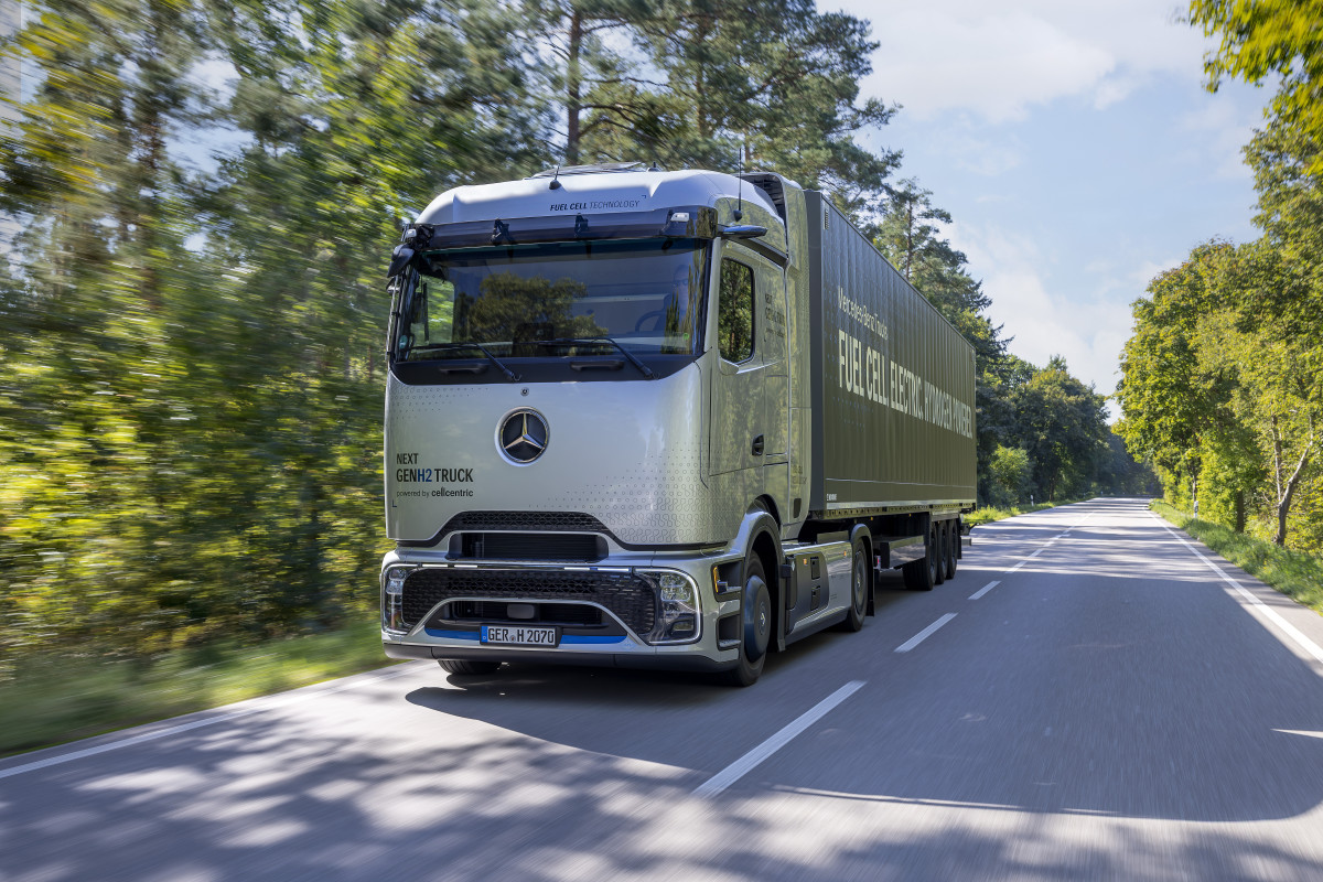 Mercedes-Benz pushes hydrogen semi truck toward production with 100 ...