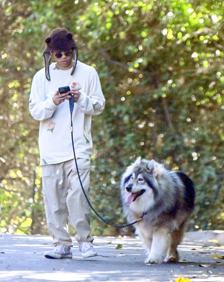 Angelina Jolie and Brad Pitt's 22-year-old son Pax makes ultra-rare ...