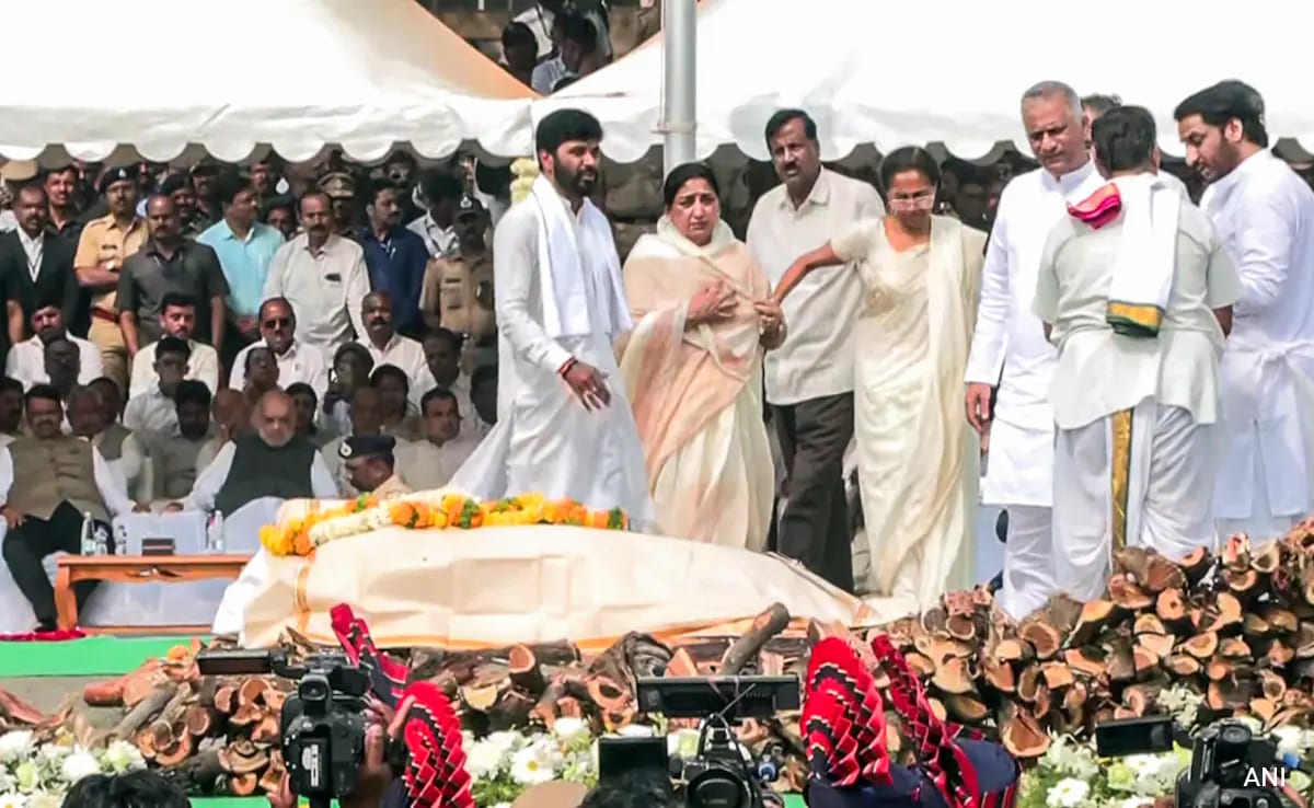 Rivals in polls, Supriya Sule stands as 'pillar' for Sunetra Pawar at ...