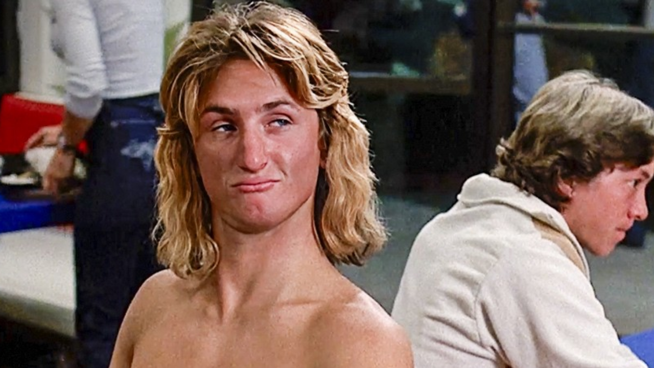 Opening scene kids at the mall - Fast Times at Ridgemont High (Sean Penn)