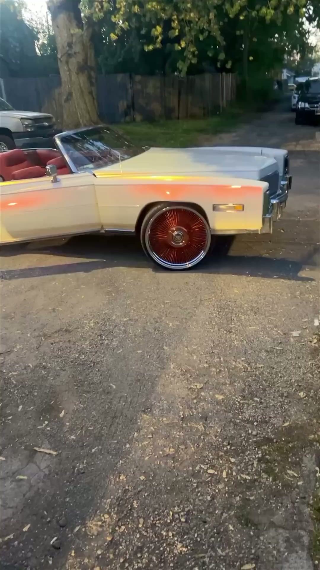 Cadillac vert on 26’s glowing in the streets