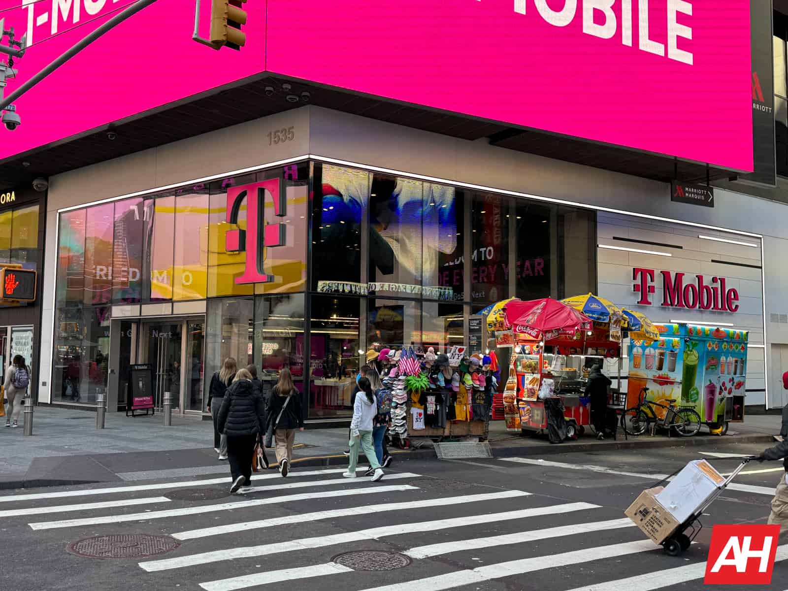 T-Mobile is running a special promo just for US Cellular customers ...