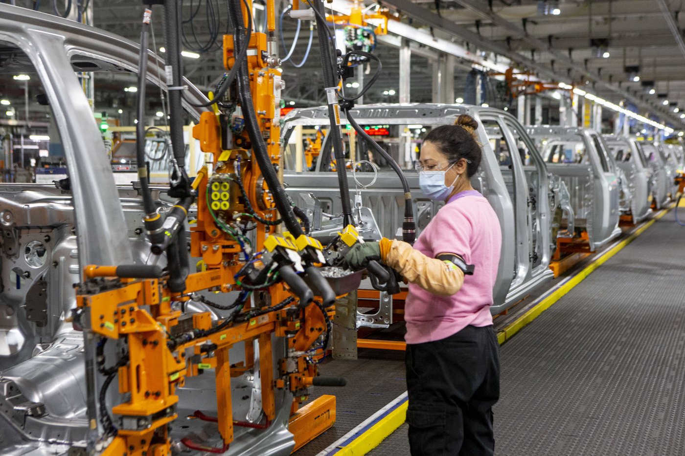 GM set to end third shift in Oshawa, Ont., putting hundreds out of work