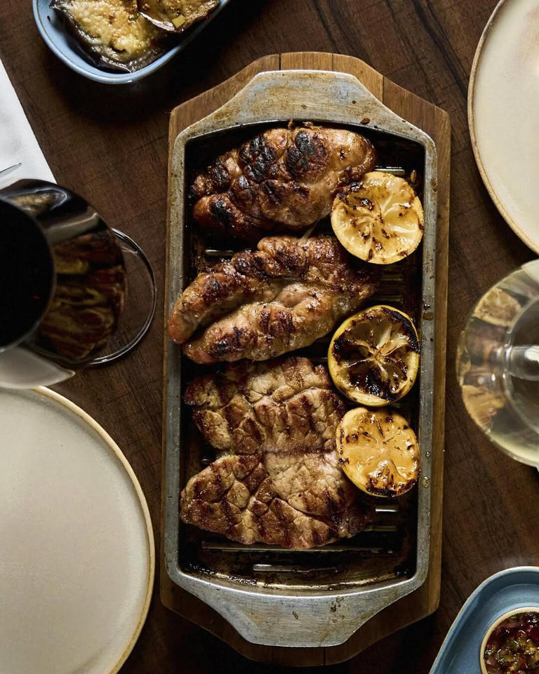 La parrilla porteña mejor puntuada de la ciudad que reinventa el asado ...