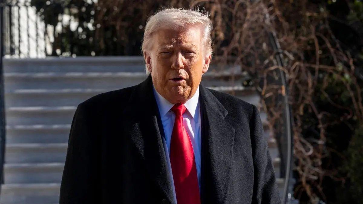 Donald Trump denies dozing off during 'pretty boring' Cabinet meeting ...