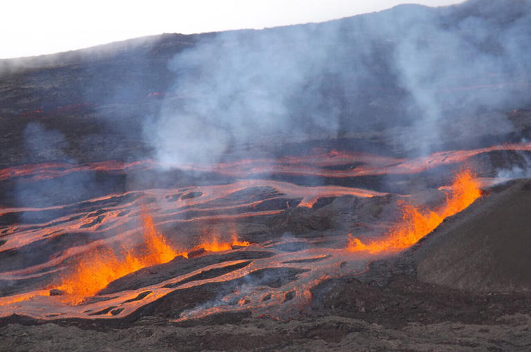 'Jerk' volcano early warning method uses single seismometer to detect ...