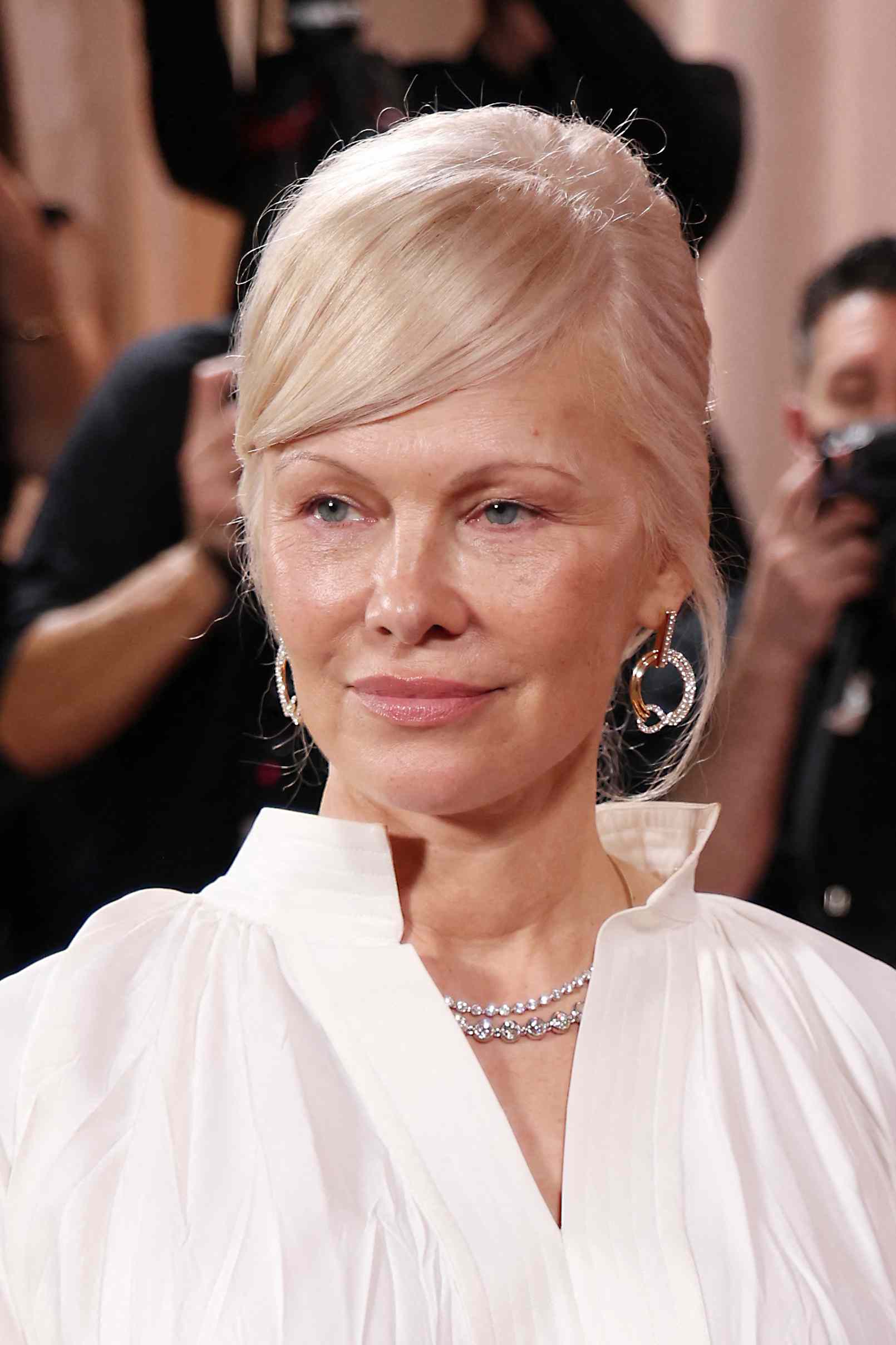 Pamela Anderson wore the cozy top-and-coat combo all the cool girls are ...