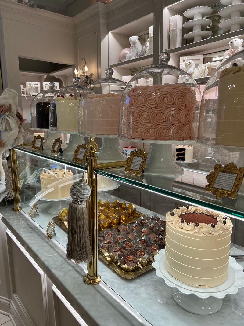 This Indiana bakery serves pastries that keep dessert lovers coming ...