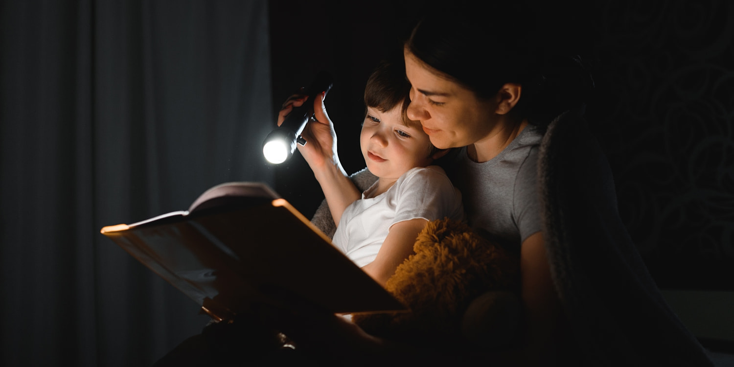 Here’s everything you should have in your blackout emergency kit before ...