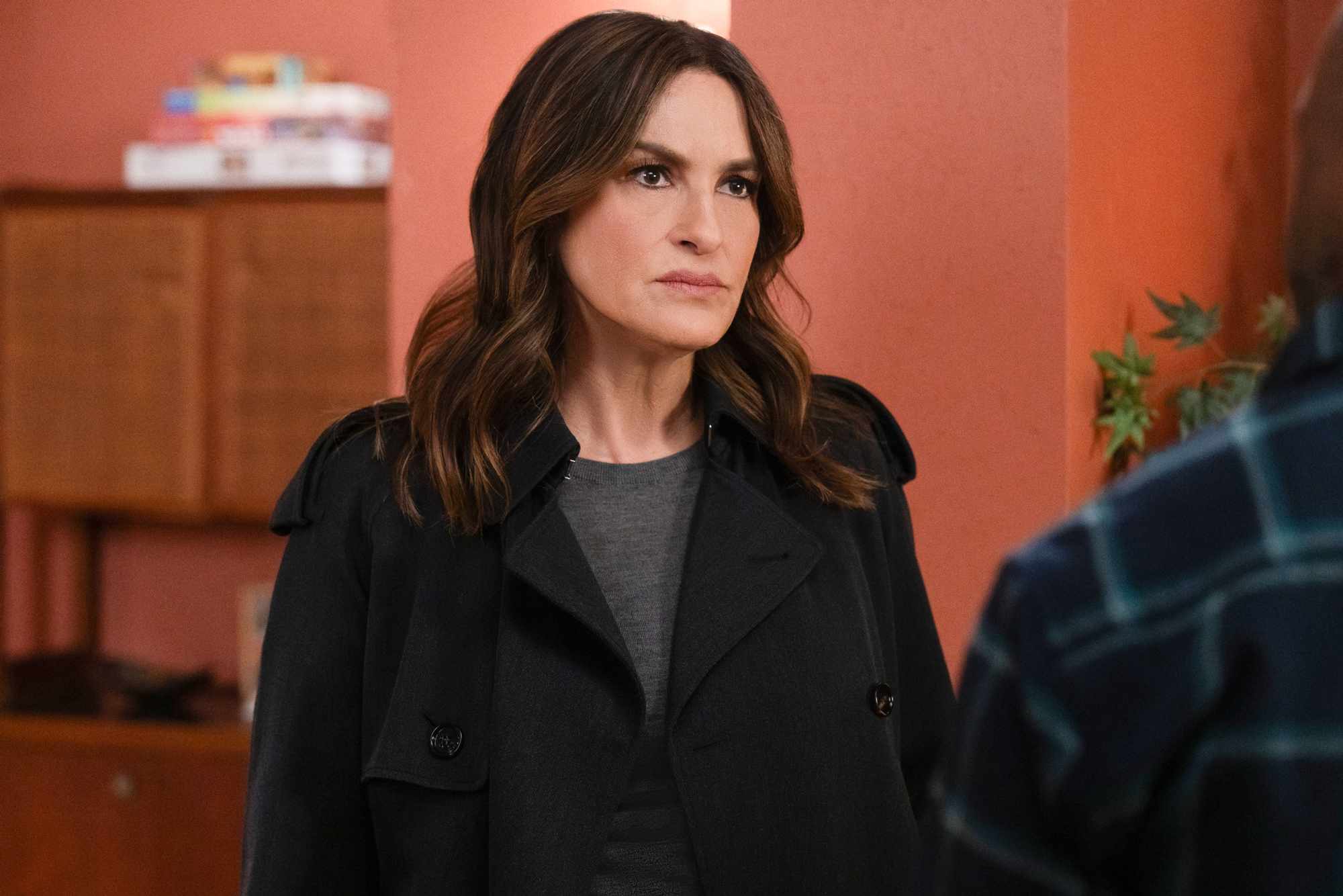 Mariska Hargitay's Olivia Benson wipes away tears of teenage ...