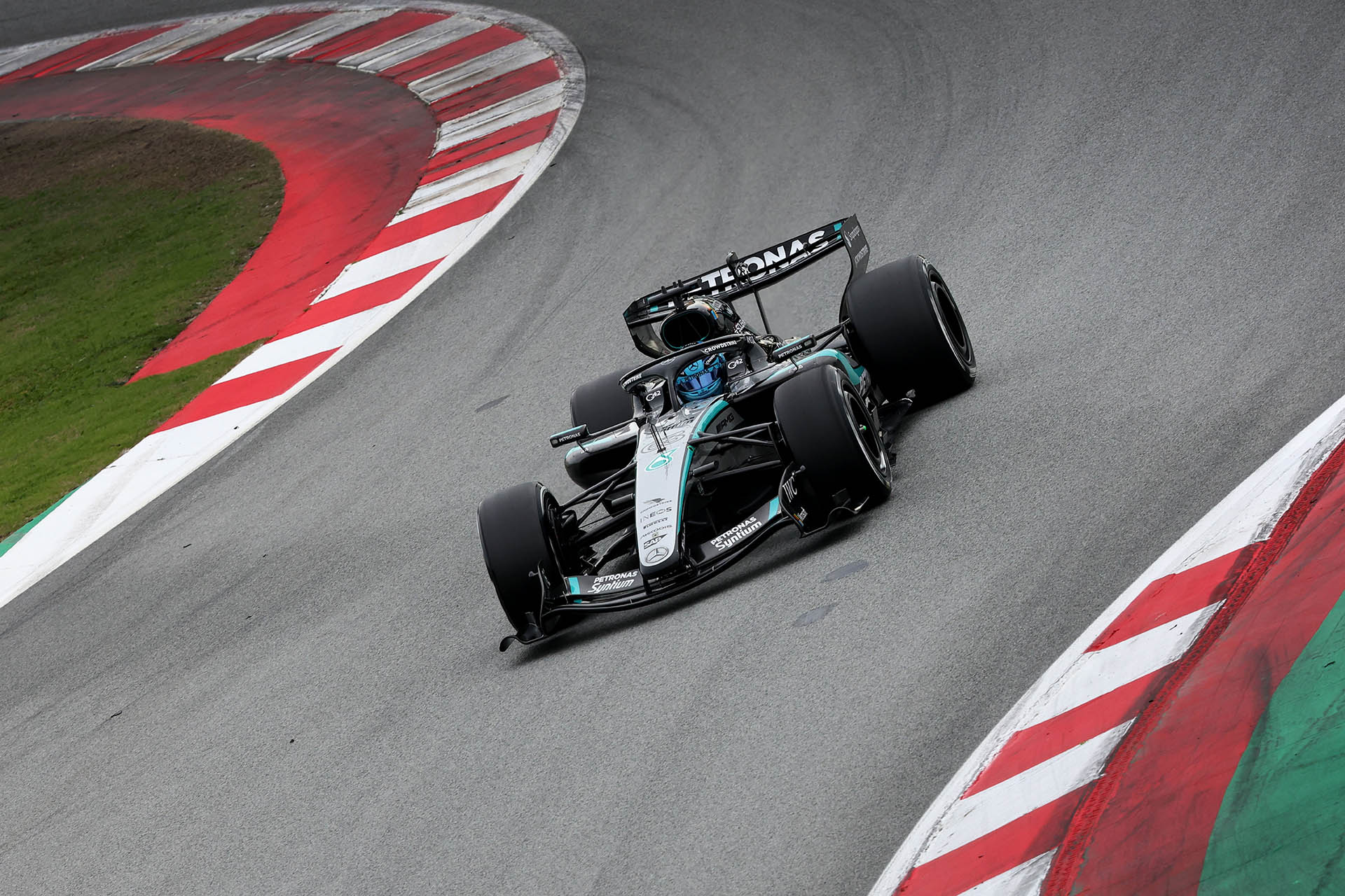 F1: Ταχύτατη η Mercedes, ντεμπούτο για την Aston Martin στην 4η ημέρα ...