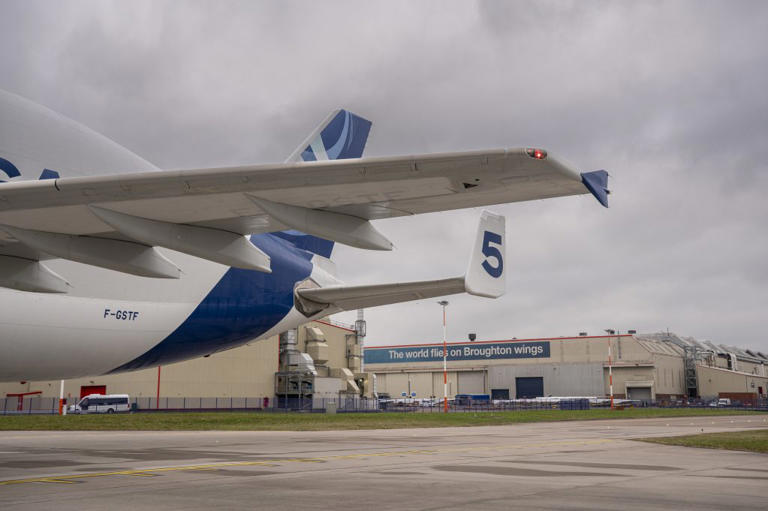 Largest aircraft in world makes final flight