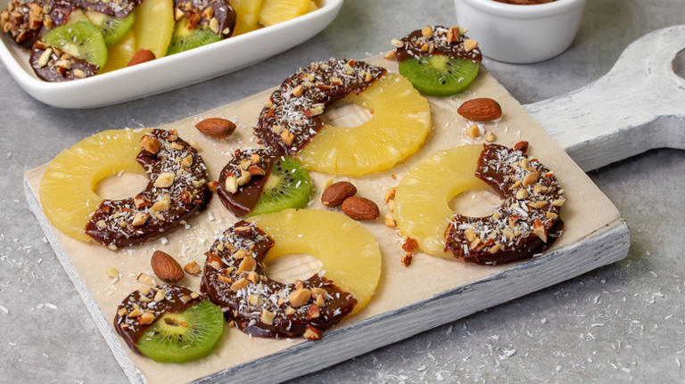 22 fruits to dip in chocolate besides strawberries