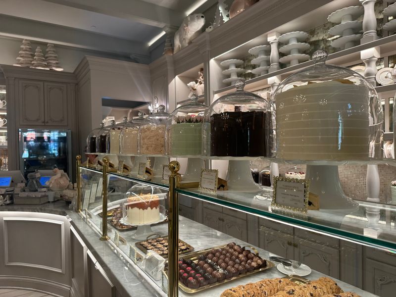 This Indiana bakery serves pastries that keep dessert lovers coming ...