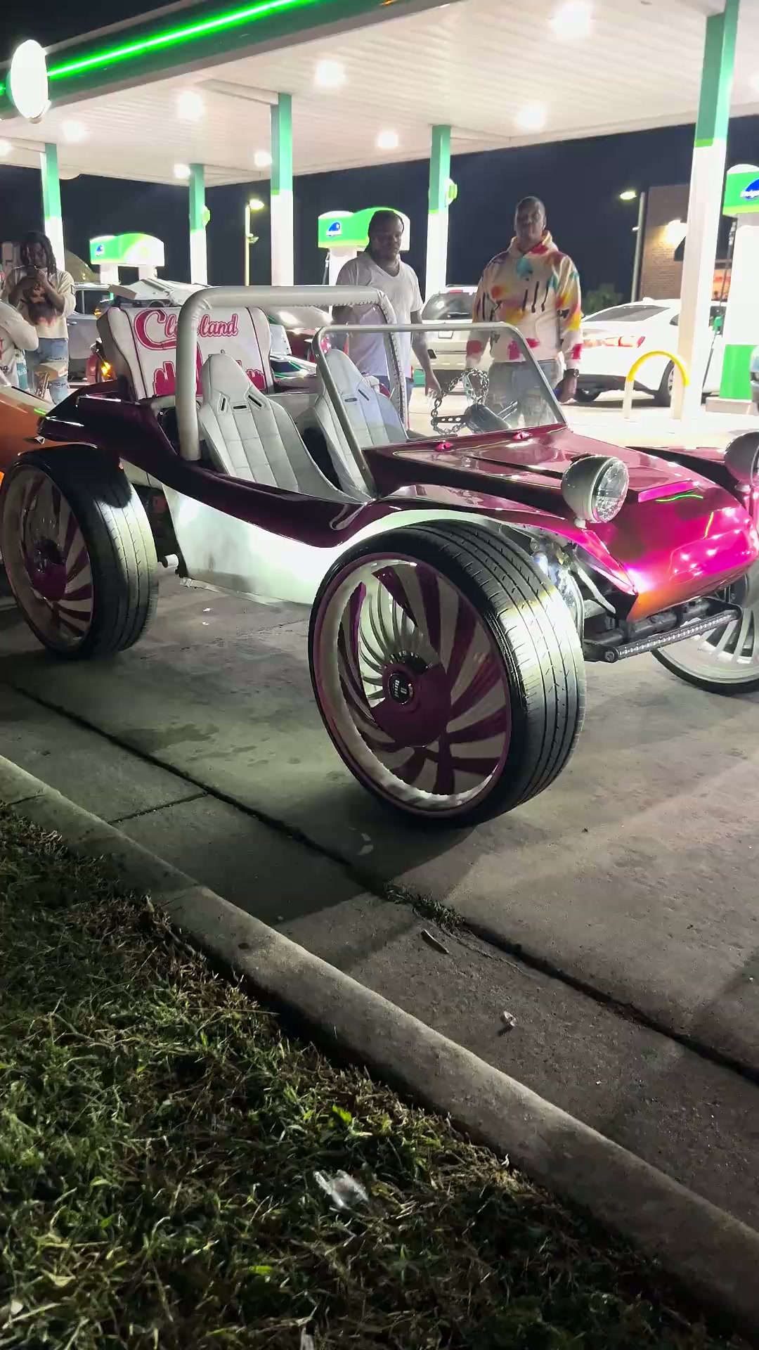 Gas station vibes after Midwest Fest carshow