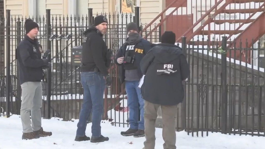 FBI carries out drug trafficking bust on Chicago's West Side, in West ...