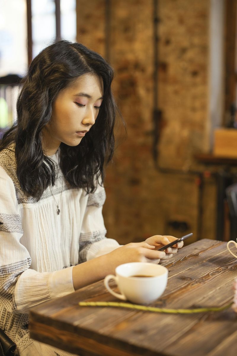 Psychologists say secure people don’t fall for these 13 emotional traps