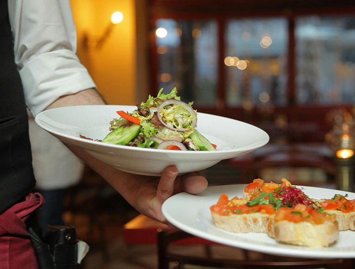 40 bartenders reveal the worst first dates they’ve seen that range from ...