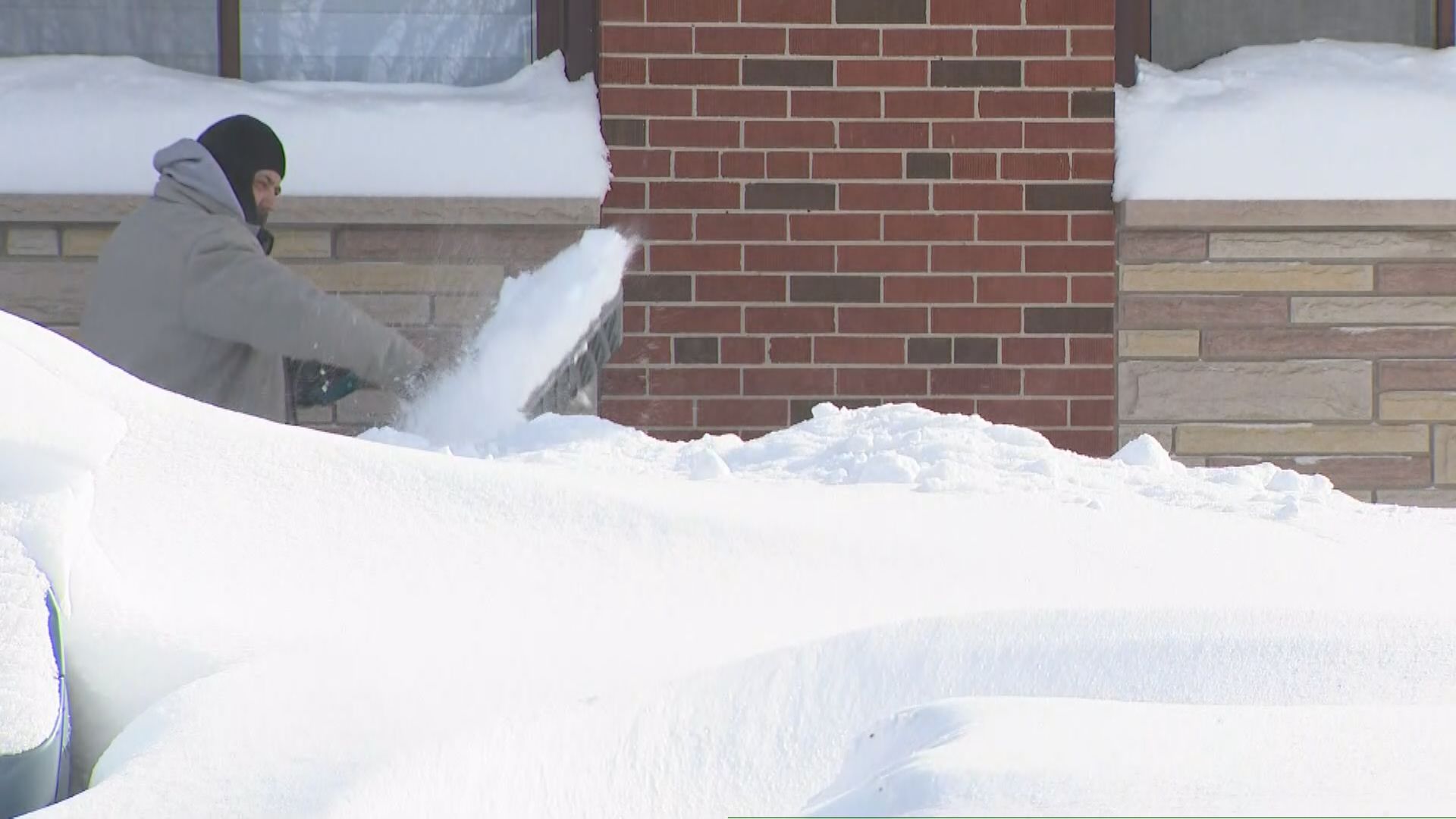 Why shovelling snow can be dangerous for your heart