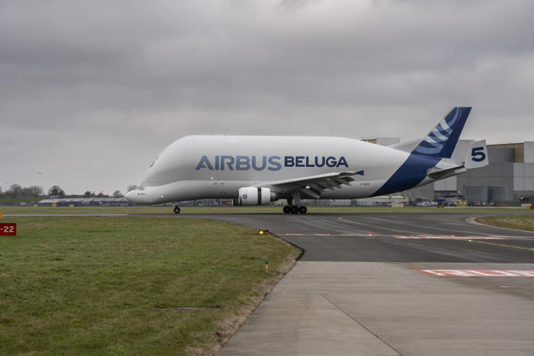Largest aircraft in world makes final flight