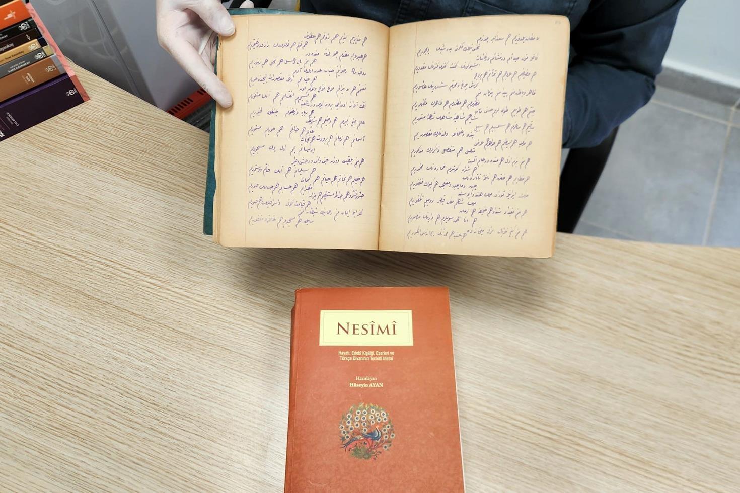 Bu defterdekiler 14. yüzyılın büyük şairine ait! İlk defa ortaya çıktı