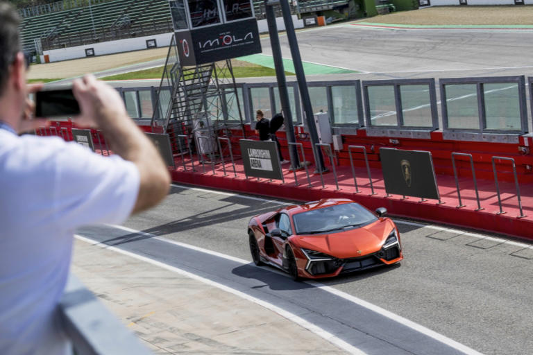 Lamborghini Arena returns to Imola with a two-day celebration of speed ...
