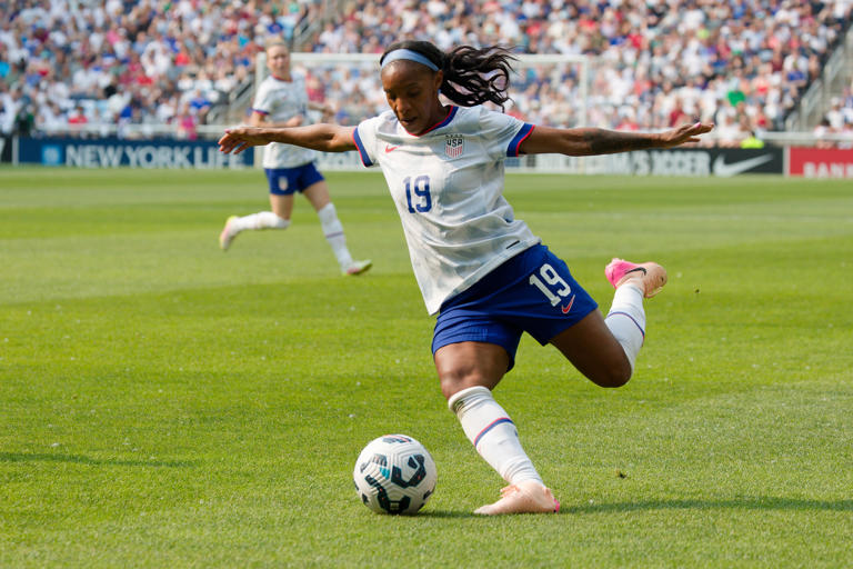 USWNT star Crystal Dunn announces retirement from soccer: 'I am at ...