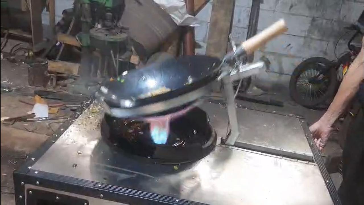 Trial wok machine for tossing fried rice