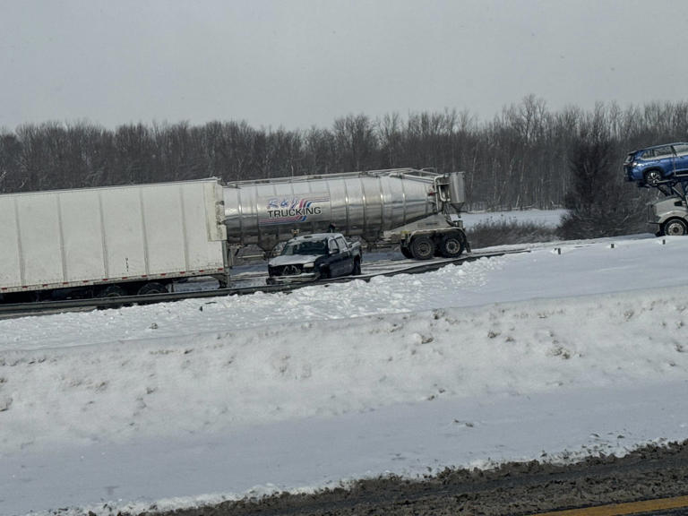 Nearly 50 car pileup shuts down NYS Thruway near Batavia