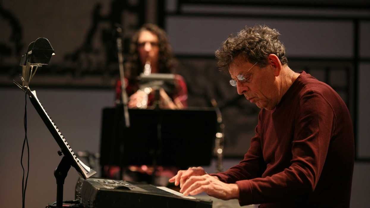 Philip Glass' last work is a direct 'warning' about Trump: legal scholar