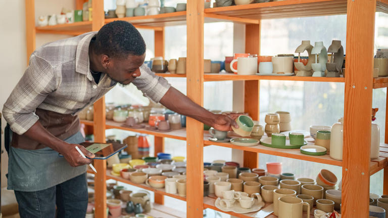 The rare & valuable vintage pottery brand collectors always look for at ...