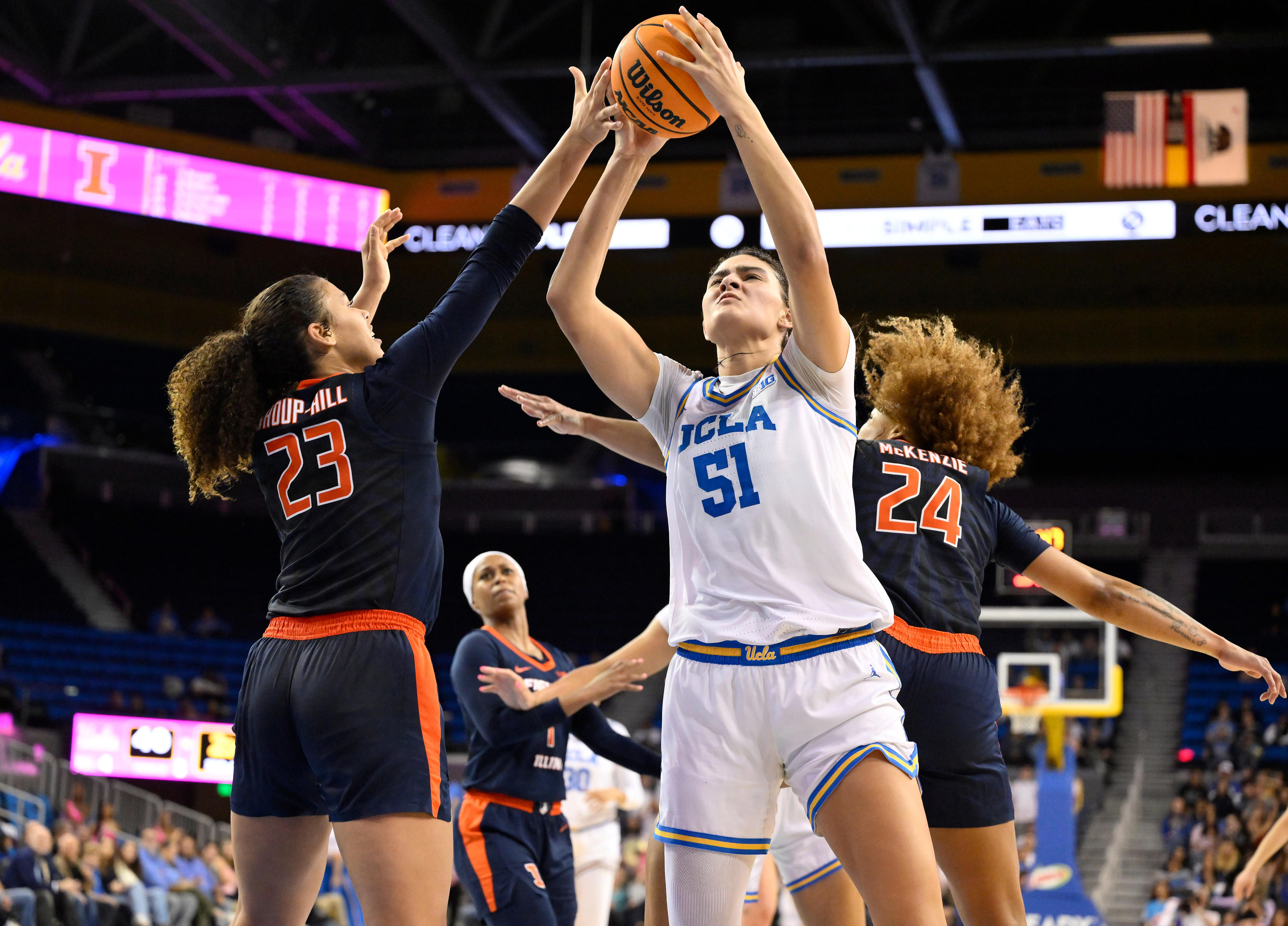 Cori Close gives Illinois its flowers after UCLA's hard-fought game