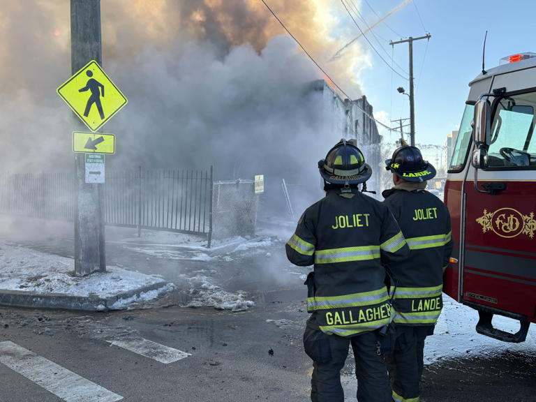 Fire breaks out at downtown Joliet print shop